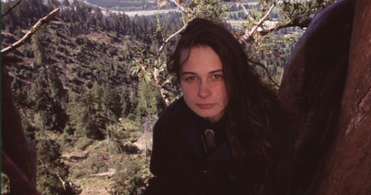 World's craziest protests from mass 'face sitting' to living in tree ...