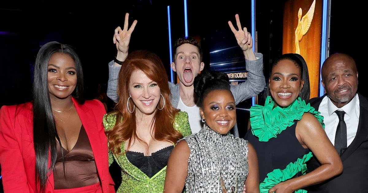 30+ Photos of the "Abbott Elementary" Cast Hanging Outside of School ...