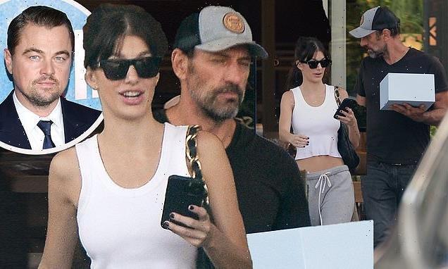 Touching moment groom laid Queen's headscarf over her favourite horse ...