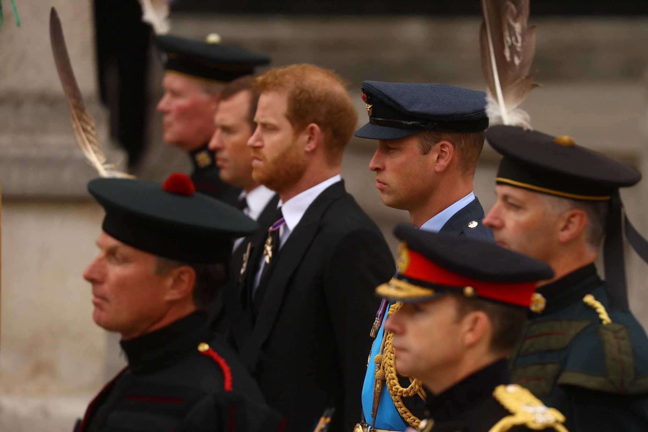 Anne Hegerty defends Holly and Phil over 'queue jumping' - Hot ...