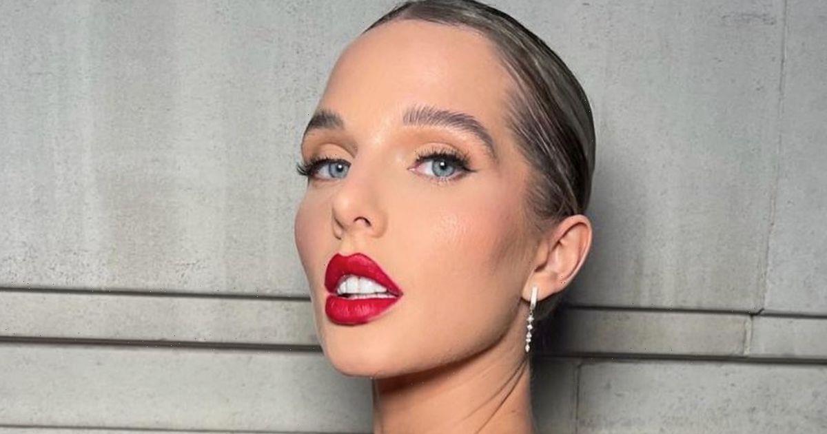 Victoria Beckham's mother Jackie Adams looks chic during PFW - Hot ...