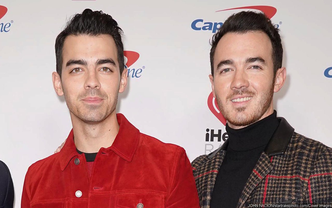 Joe Jonas Trolls Brother Kevin for Nearly Falling Onstage During Jonas ...
