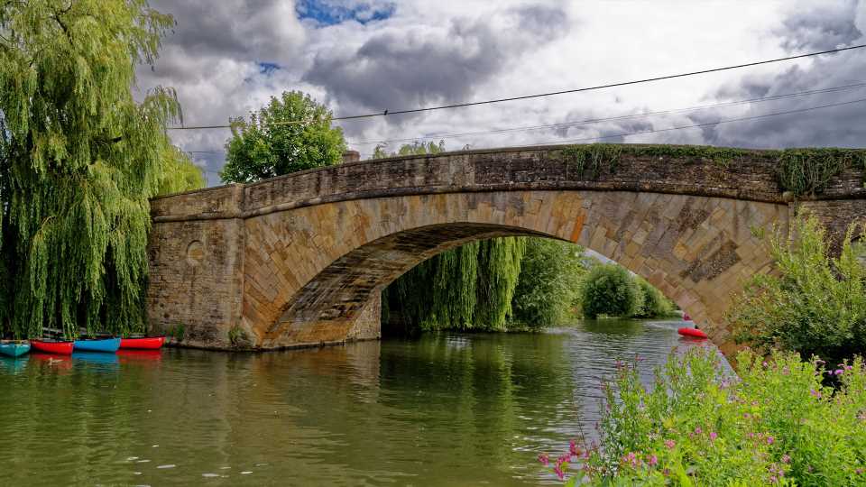 Model with worlds biggest cheeks shows what she looked like before ...