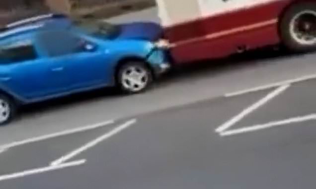 Jeremy Clarkson pokes fun at David Beckham as he meets Clarkson’s Farm's Gerald - Hot Lifestyle News