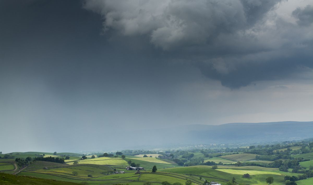 Met Office's urgent amber storm warning as five regions poised for ...