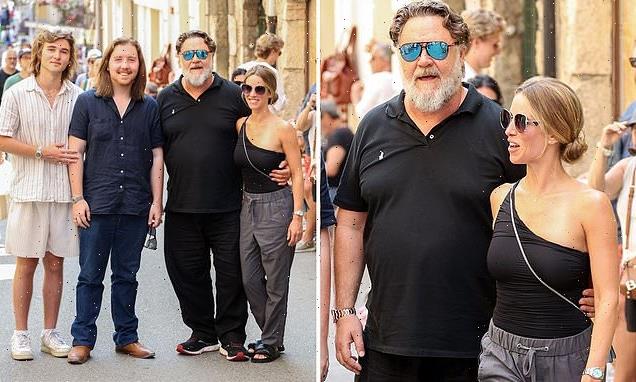 Russell Crowe, 59, looks loved-up with girlfriend Britney Theriot, 31 ...